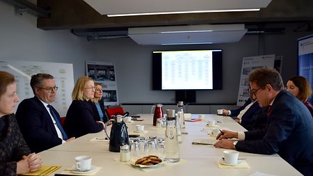 Staatsminister Dr. Tobias Lindner besucht das BfAA am Hauptsitz Brandenburg an der Havel ...